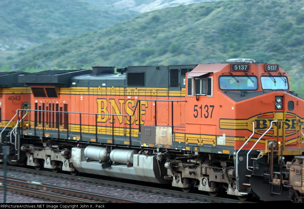 BNSF 5137